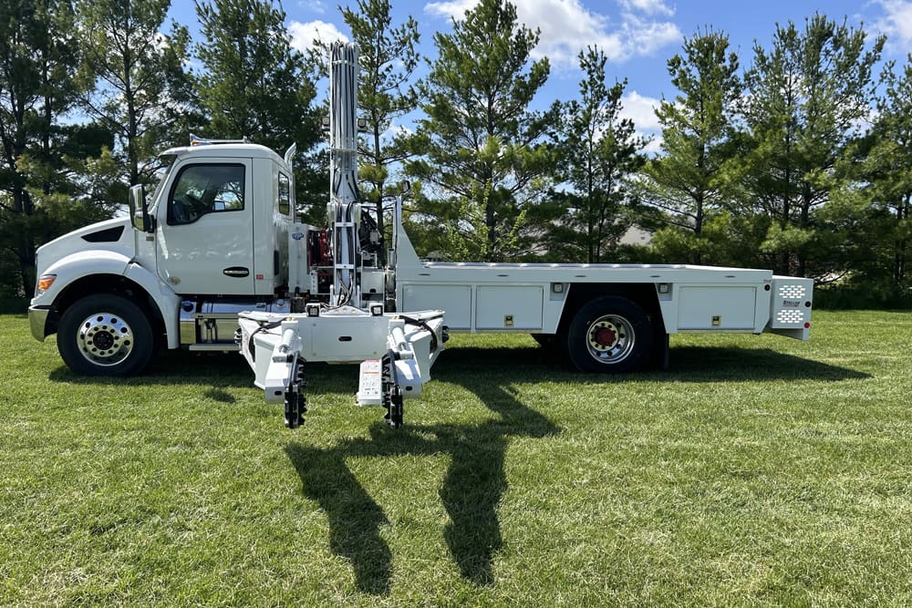 TM4110 Large OTR Tire Service Truck | Stellar