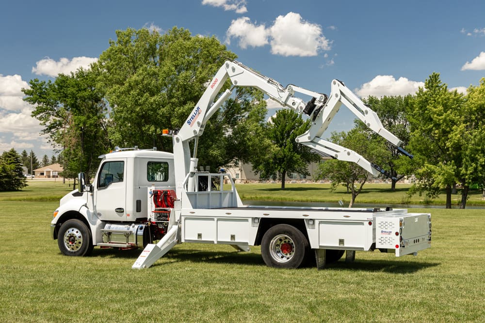 TM4110 Large OTR Tire Service Truck | Stellar